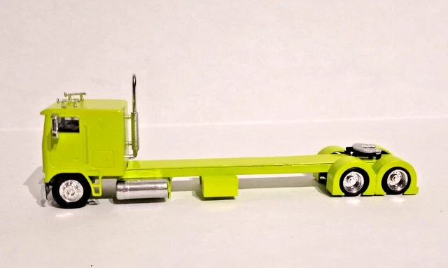 1/87 CUSTOM BUILT Freightliner FLB Stretched Frame Lowered Semi Show ...