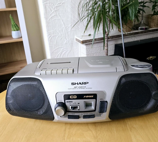 SHARP QT-CD111 AM/FM Radio Cassette-Recorder w/ CD-Player Boombox £29. ...