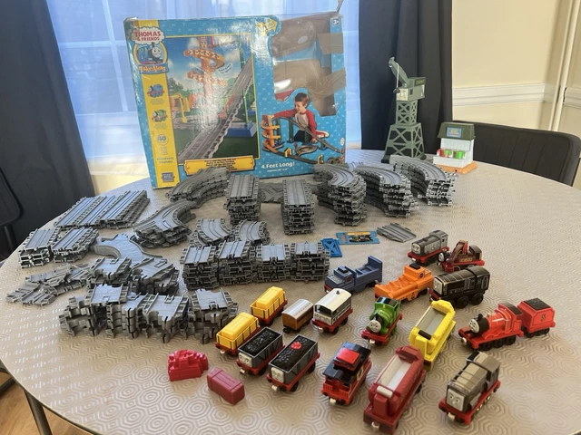 THOMAS THE TANK Engine Take Along Thomas Large Bundle Of Trains & Track ...