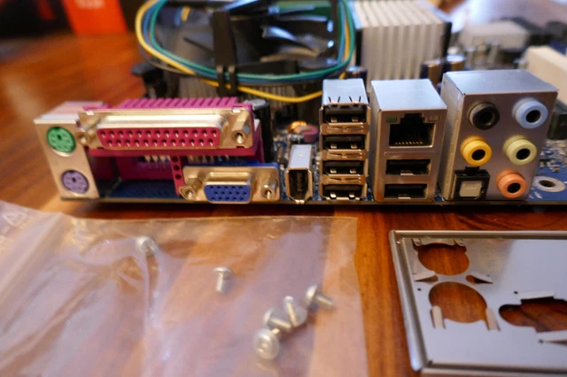 INTEL MAINBOARD LGA 775 - DG965WH + 4x1 GB DDR2 RAM + Intel Core Duo ...