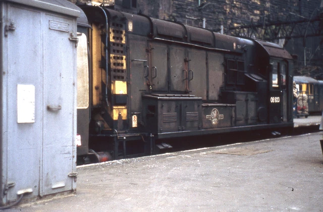 COLOUR SLIDE OF green 08923 BR class 08 diesel shunter loco £2.50 ...