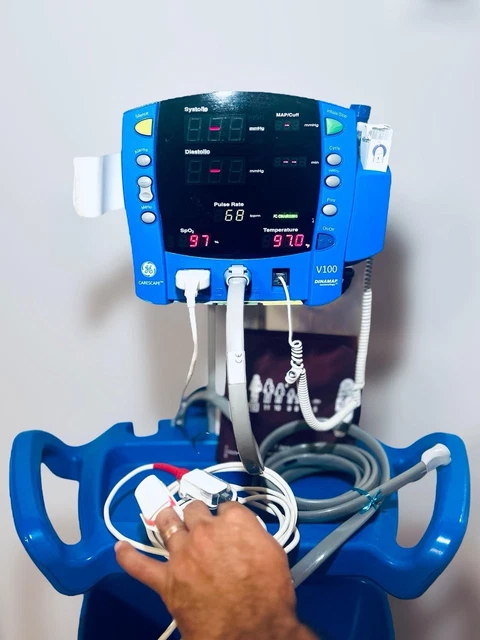 GE DINAMAP CARESCAPE V100 Vital Signs Monitor NIBP Masimo SpO2 Temp ...