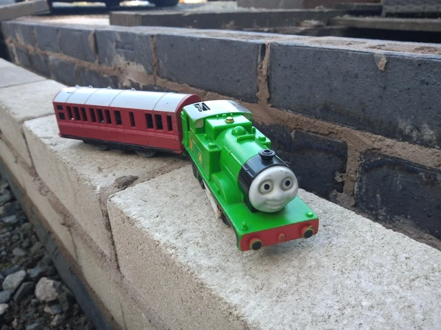 THOMAS AND FRIENDS Trackmaster Tomy Motorised battery operated Oliver ...