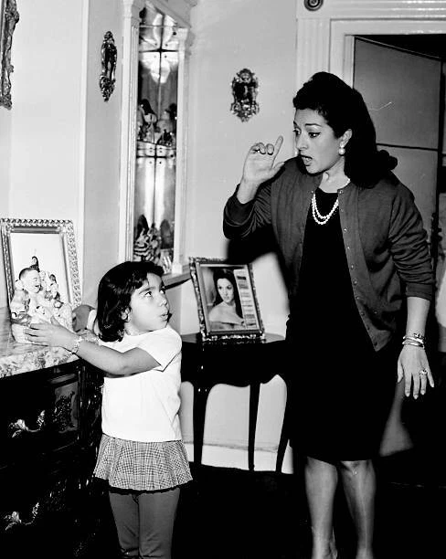 THE SPANISH SINGER And Dancer Lola Flores OLD PHOTO $9.00 - PicClick AU