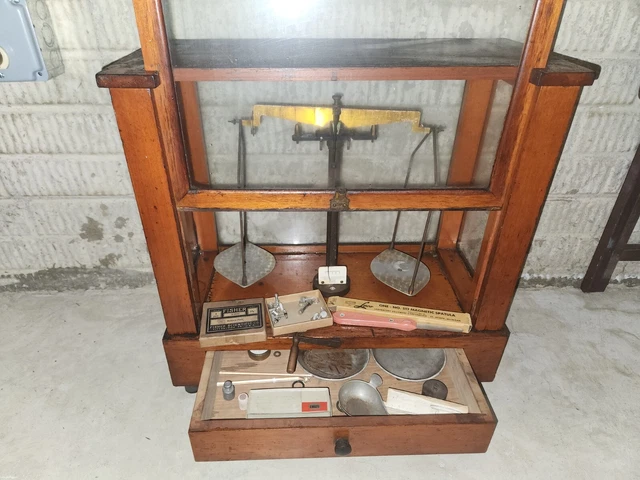 ANTIQUE BALANCE SCALE Glass & Wood Case - Fisher Scientific Company ...