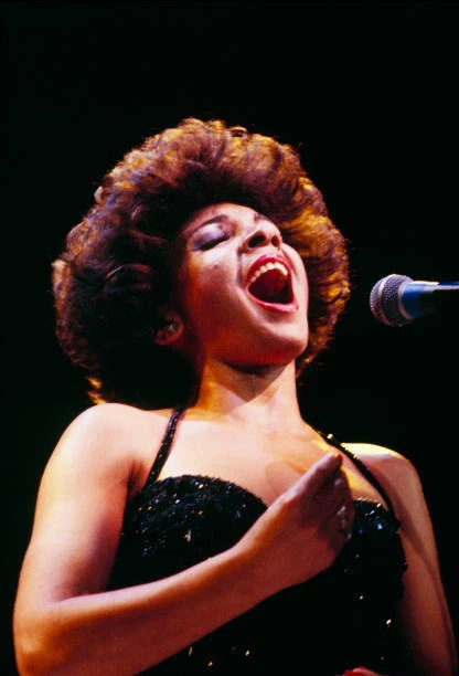 WELSH SINGER SHIRLEY Bassey Performs On Stage In 1978 Old Music Photo ...