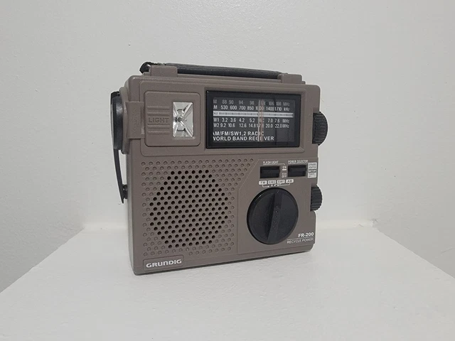 GRUNDIG FR-200 EMERGENCY AM/FM SW Radio Band Light Crank Battery Like ...