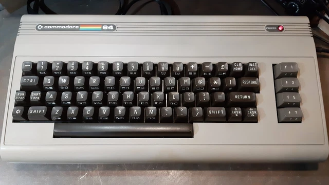 COMMODORE 64 MAINFRAME with built in Tapecart and 2000 installed games ...