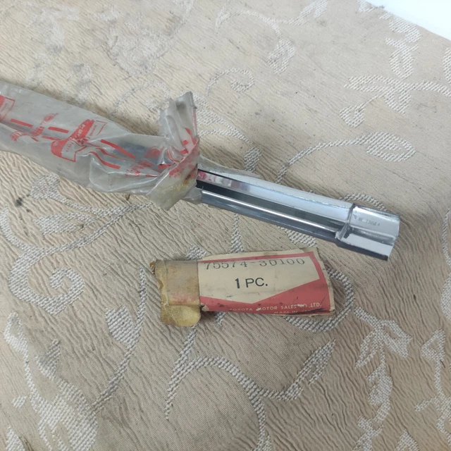 NOS TOYOTA トヨタ Back Window Side Moulding Lh Crown Rs60 Ms60 Ms64 Ms65 ...