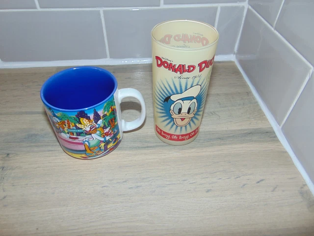 WALT DISNEY CLASSICS Donald Duck, Daisy Duck & Nephews Mug + Retro Style Glasses £14.99 ...