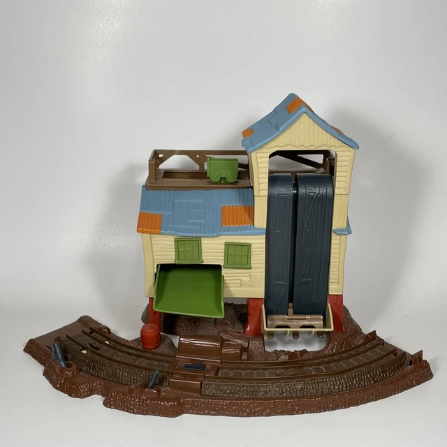 THOMAS THE TRAIN Trackmaster Sawmill Zip, Zoom Logging Adventure ...