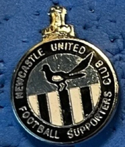 NEWCASTLE UNITED FC Supporters Club enamel lapel badge $10.63 - PicClick AU