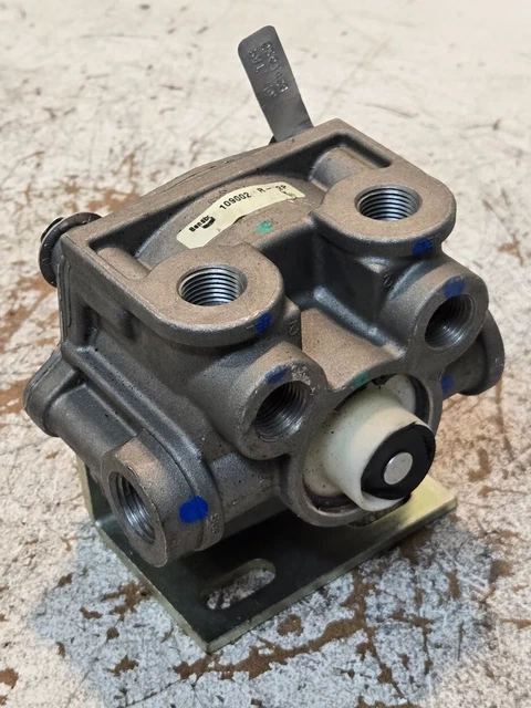 BENDIX 109002 R-12P Pilot Relay Valve with 296010 Bracket | 909828 $175 ...