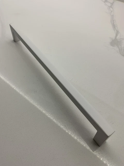 HOWDENS HANDLE HKB4602. Metric White Thin Square D Handle £2.24 ...