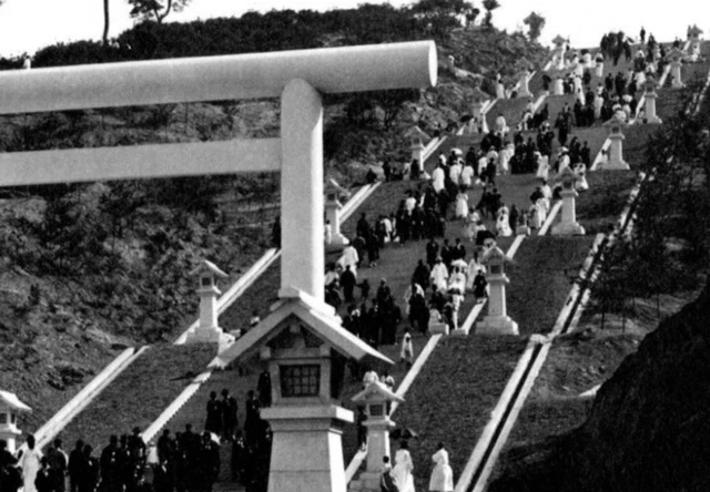 VINTAGE RPPC SEOUL Korea City Shrine Of 1000 Steps Many People BW ...