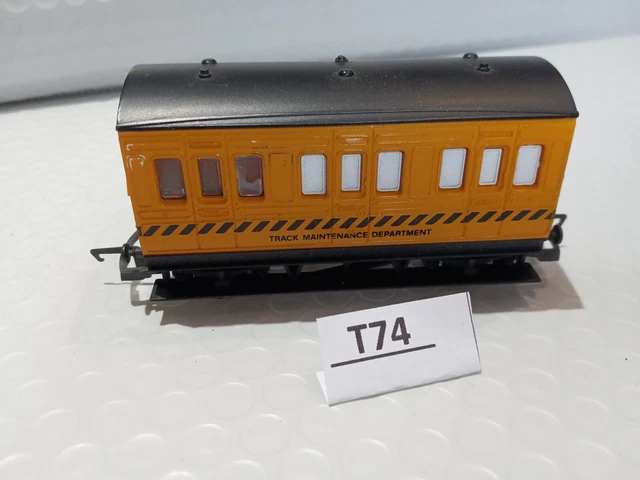 HORNBY TRACK MAINTENANCE Department Cleaning Coach Wagon R296 OO Gauge ...