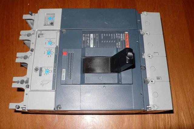 COMPACT NS400N SCHNEIDER Electric Disjoncteur 4P. Tétra 400A ...