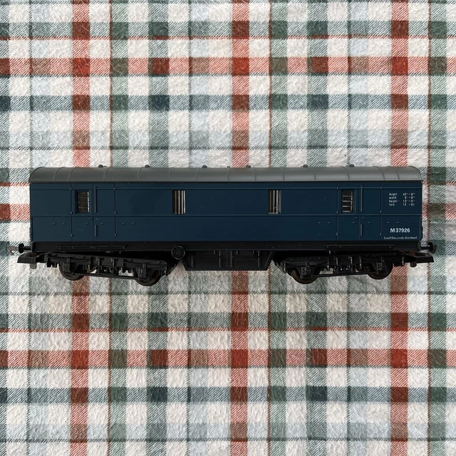 OO LIMA 305360, Bogie GUV Parcel Van, BR Blue, M37926 £12.00 - PicClick UK