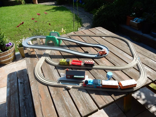 THOMAS & FRIENDS Trackmaster Rail and Road Train Set with Engines £14. ...