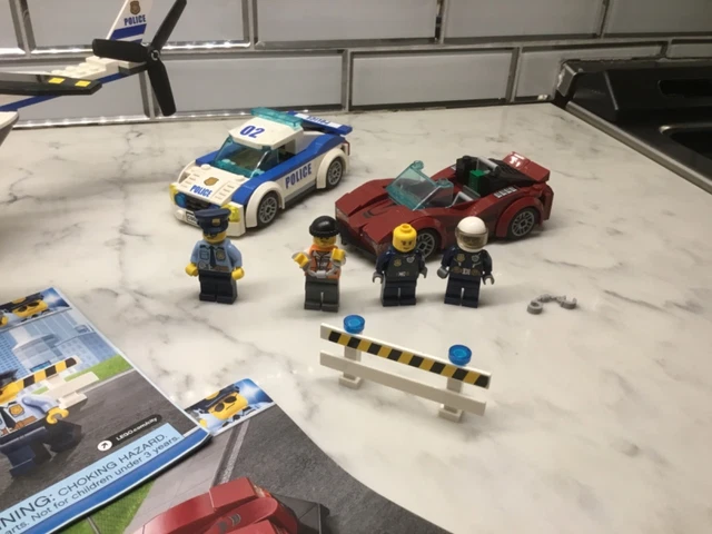 LEGO CITY: HIGH-SPEED Chase 60138 complete except one figs hair with ...