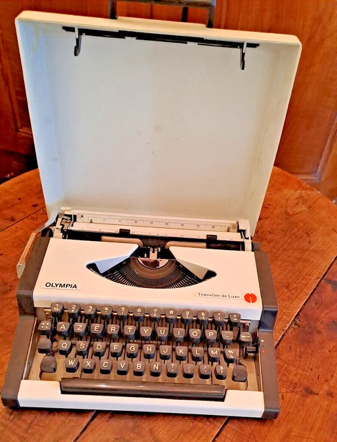 ANCIENNE MACHINE A Ecrire Olympia Modele Traveller Luxe Bel Etat ...