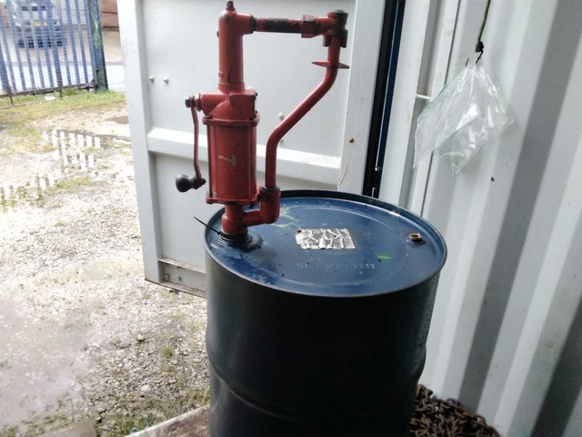 CLASSIC VINTAGE BAELZ Hand Operated Garage Oil Dispensing Barrel Pump C ...