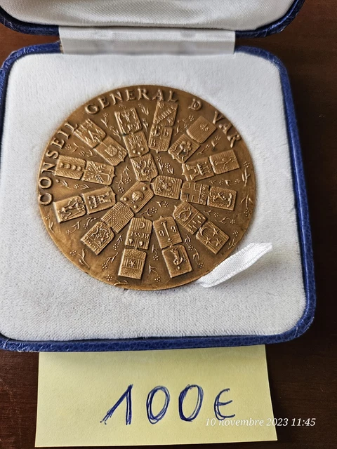 MEDAILLE EN BRONZE Conseil General Du Var 1966 Dans Son Coffret EUR 100 ... MEDAILLE EN BRONZE Conseil General Du Var 1966 Dans Son Coffret EUR 100 ...