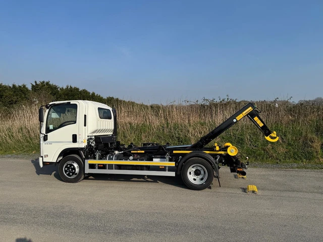ISUZU FORWARD N75-150 hook loader DIESEL MANUAL 2025 £74,994.00 ...