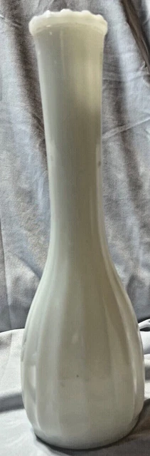 VINTAGE MID CENTURY Ribbed Scalloped Rim White Milk Glass Bud Vase $7. ...