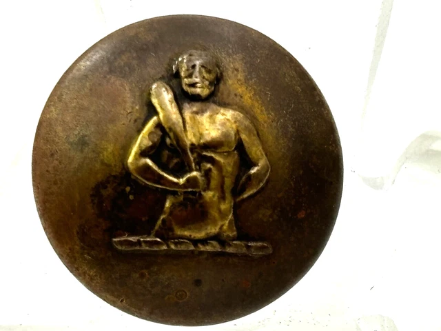 ANTIQUE PICTURE BUTTON Man With Club Livery Back Marked Pitt London 15/ ...