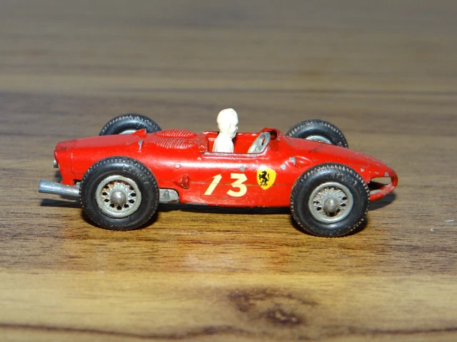 VINTAGE LESNEY MATCHBOX No 73 F1 Ferrari Racer avec Pilote EUR 4,61 ...