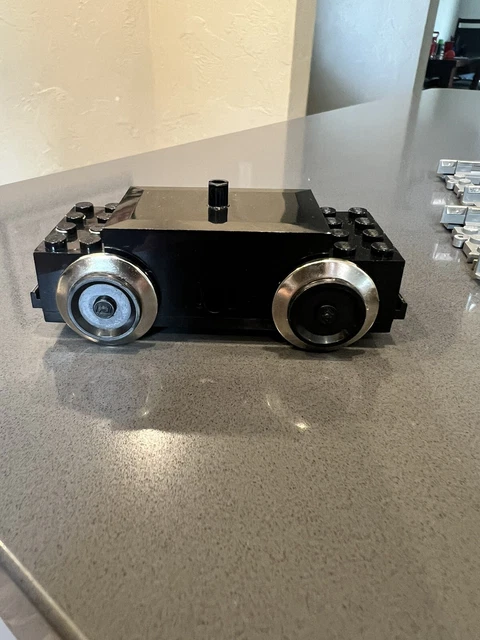 LEGO 9V LOCOMOTIVA ferroviaria treno 9V ruote cromate motore con binari ...