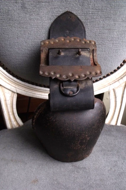 CLOCHE DE VACHE Ancienne Fonte Signee 14A Avec Collier Cuir EUR 120,00 - PicClick FR