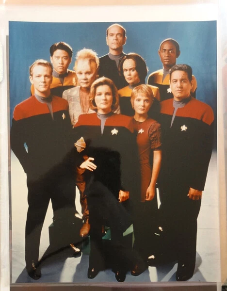STAR TREK: VOYAGER Cast Photo Kes Palaxia Bridge Original Color Photo 8 ...