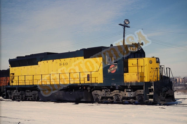 VTG 1980 TRAIN Slide 940 CNW Chicago North Western Engine Bensenville ...