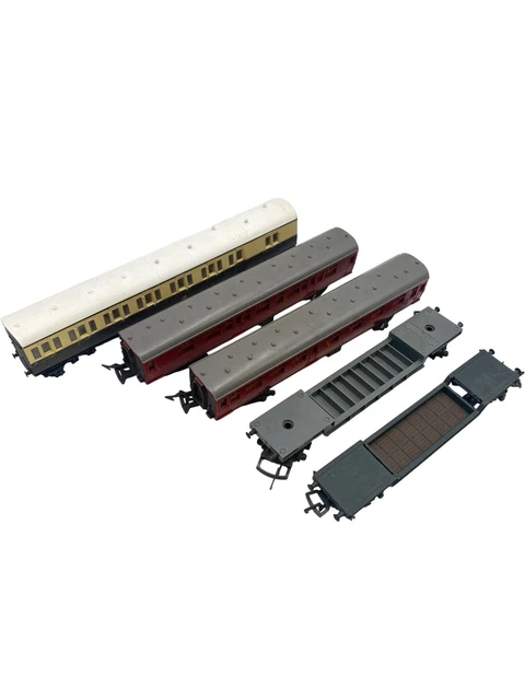 DAPOL/PLAYCRAFT ETC MODEL Railway Coaches and Flat Cars Set - Used £10. ...