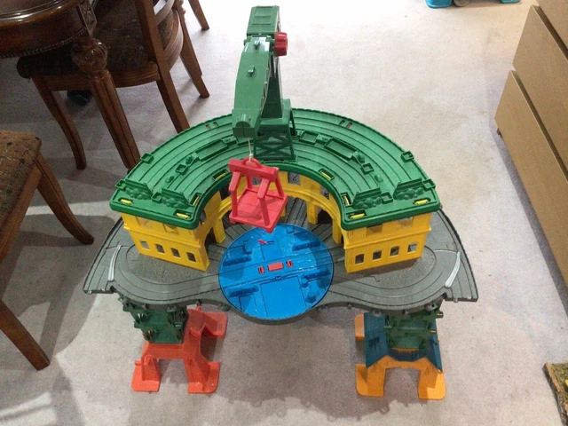 THOMAS TRACKMASTER SUPER station With Track and Extras £9.99 - PicClick UK