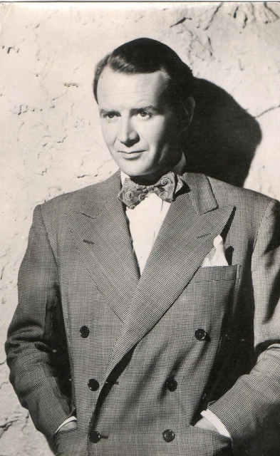 JOHN MILLS PUBLICITY Shot & 'Figure of Fun' Aldwych Theatre Programme ...