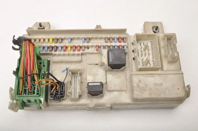 BOÎTIER À FUSIBLES VOLVO S40 II 2.4 D5 179 ch BSI 31268178 31254903 EUR ...