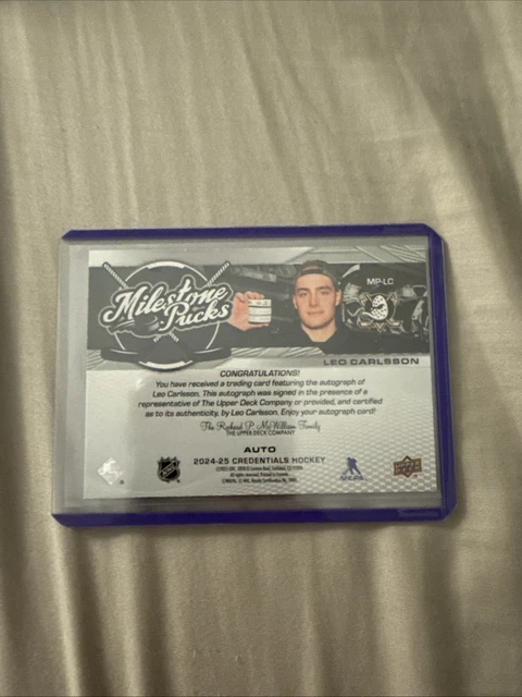 2024-25 UPPER DECK Credentials Milestone Pucks Auto Leo Carlsson Auto # ...