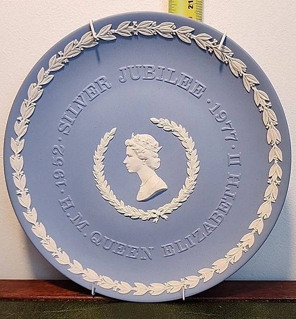 WEDGWOOD BLUE JASPERWARE Queen Elizabeth II Silver Jubilee 1952-1977 Plate £14.99 - PicClick UK