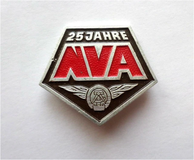 KOMMUNISTABZEICHEN SEIT 25 Jahren DDR Wehrmacht NVA (mit DDR Emblem ...