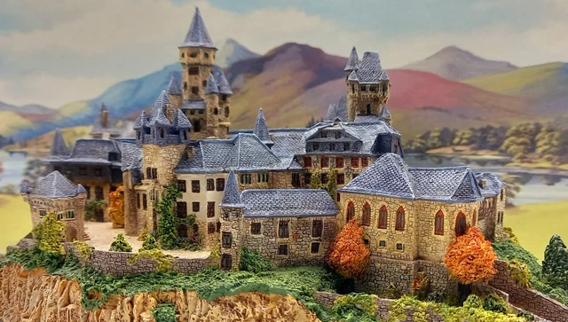 LARGE HEAVY Z Gauge Scale Medieval Castle Model Railway Train Diorama ...