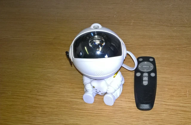 ASTRONAUT STARRY NIGHT Light Galaxy LED Projector with Remote £4.99 ...