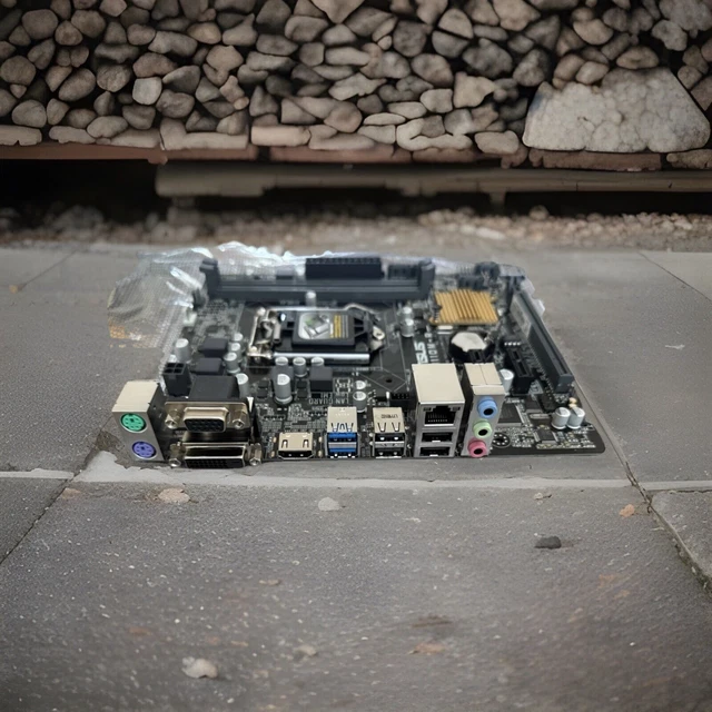 ASUS H110M-R MOTHERBOARD , with Heatsink, back plate, and 2 sata cables ...