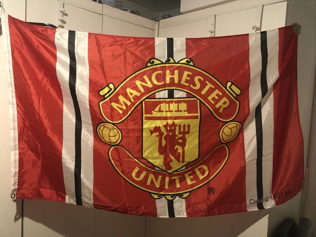 MANCHESTER UNITED FC Crest Flag 5Ft X 3Ft Official Merchandise Football ...