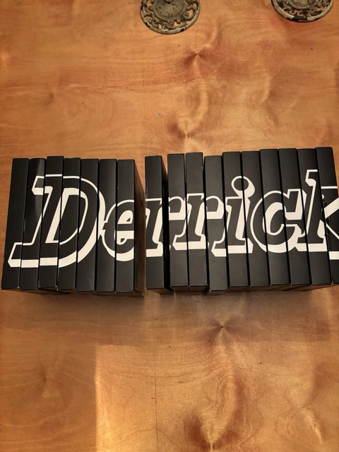 17 DERRICK COLLECTORS Boxen - Komplett Bis Auf Box 8 & 18. EUR 349,00 ...