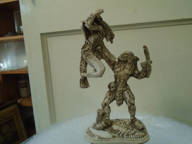 VERY UNUSUAL ALIEN V PREDATOR statue made from fish bone quirky mexican ...