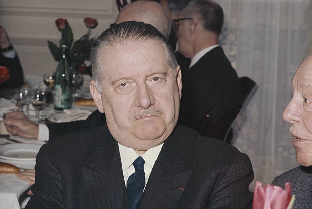 ALAIN POHER BECOMES President 1969 OLD PHOTO EUR 6,54 - PicClick FR