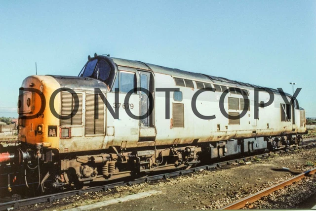 UK DIESEL TRAIN Railway Photograph Of Class 37 37679. Loco. Rm37-1631 £ ...